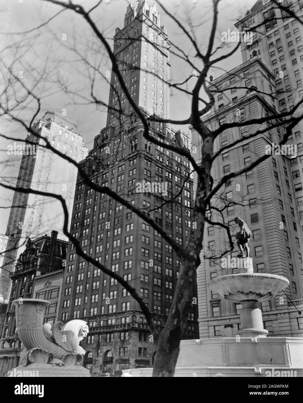 New york hotels 1930s hi-res stock photography and images - Alamy