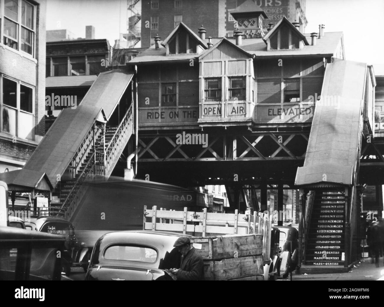 Elevated train station 1930s hi-res stock photography and images - Alamy