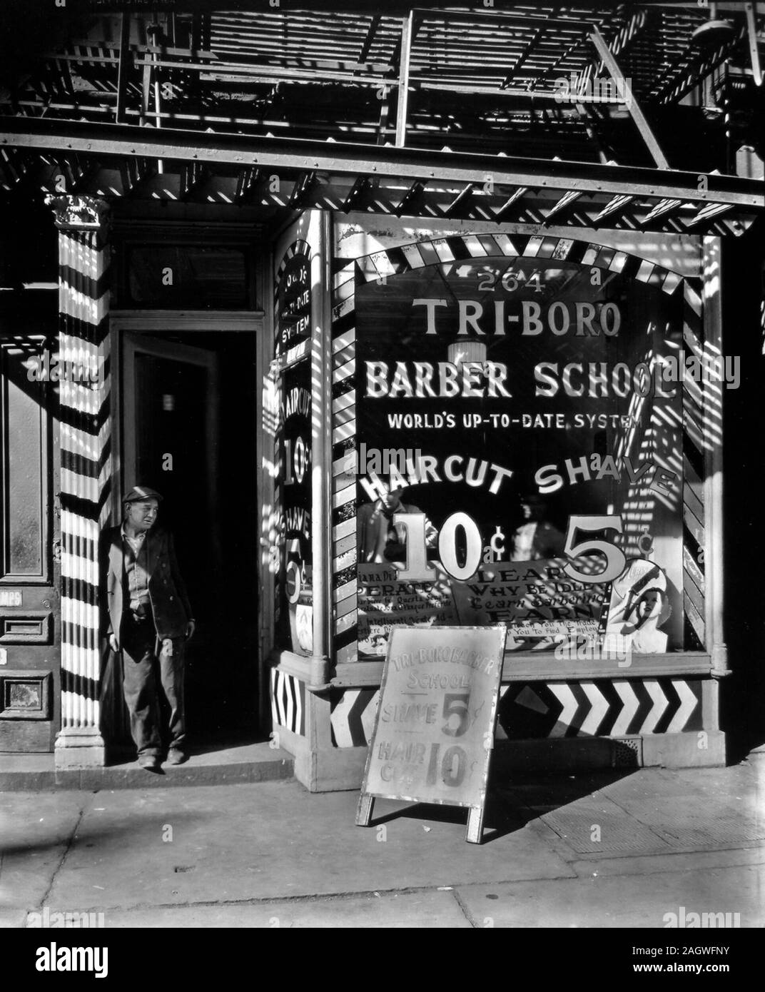 1930s barber shop hi-res stock photography and images - Alamy