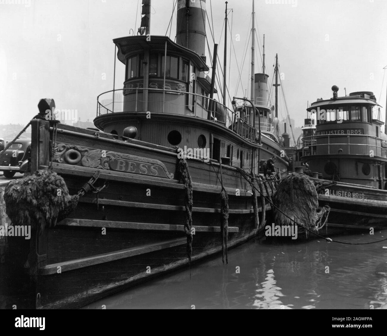 Bow to each other Black and White Stock Photos & Images - Alamy