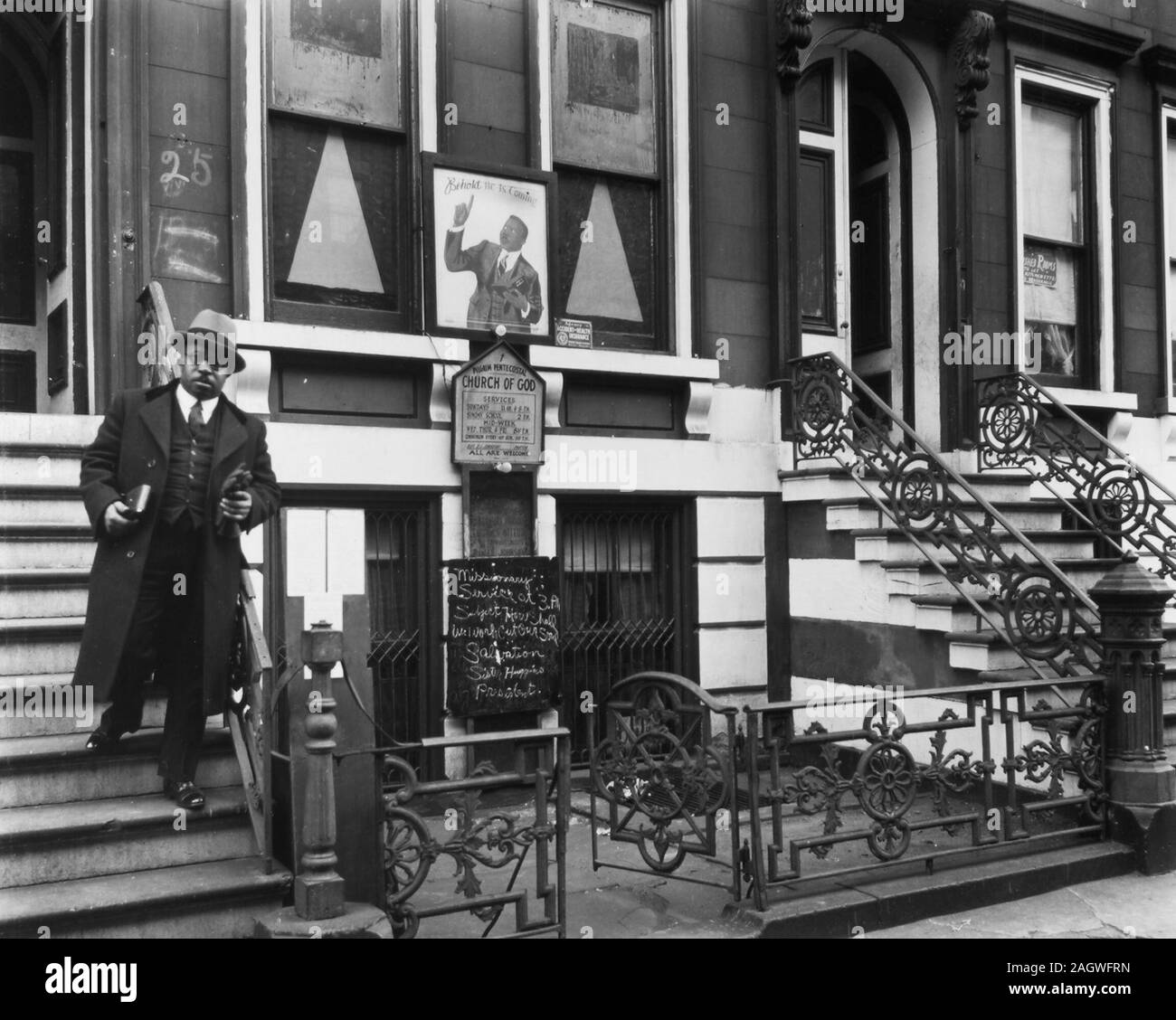 Man in front signs Black and White Stock Photos & Images - Alamy