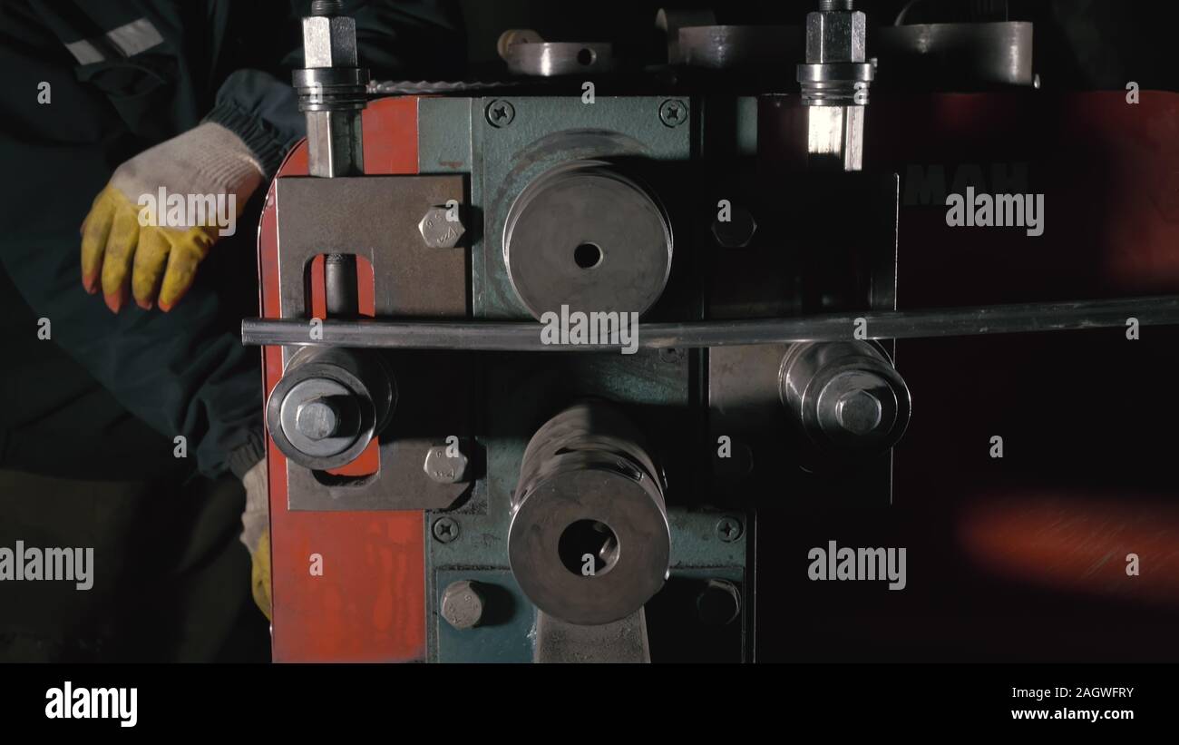 Blacksmith bends hi-res stock photography and images - Alamy