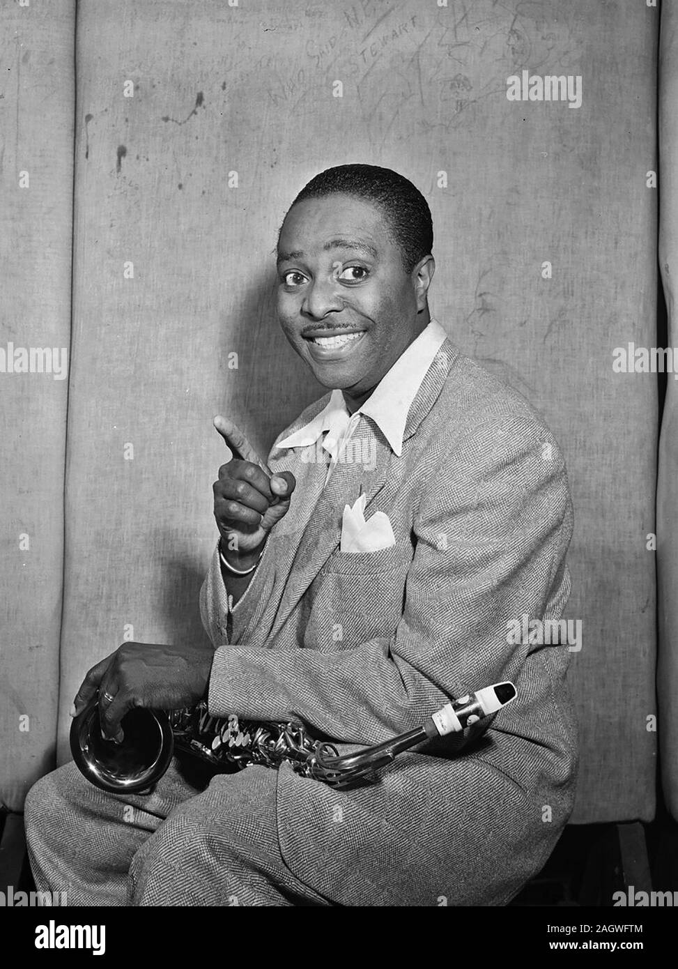 Portrait of Louis Jordan, Paramount Theater(?), New York, N.Y., ca ...