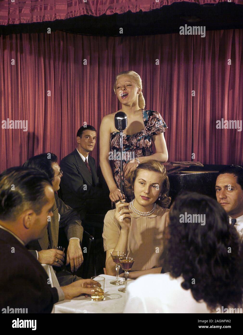 Jazz club 1940s hi-res stock photography and images - Alamy