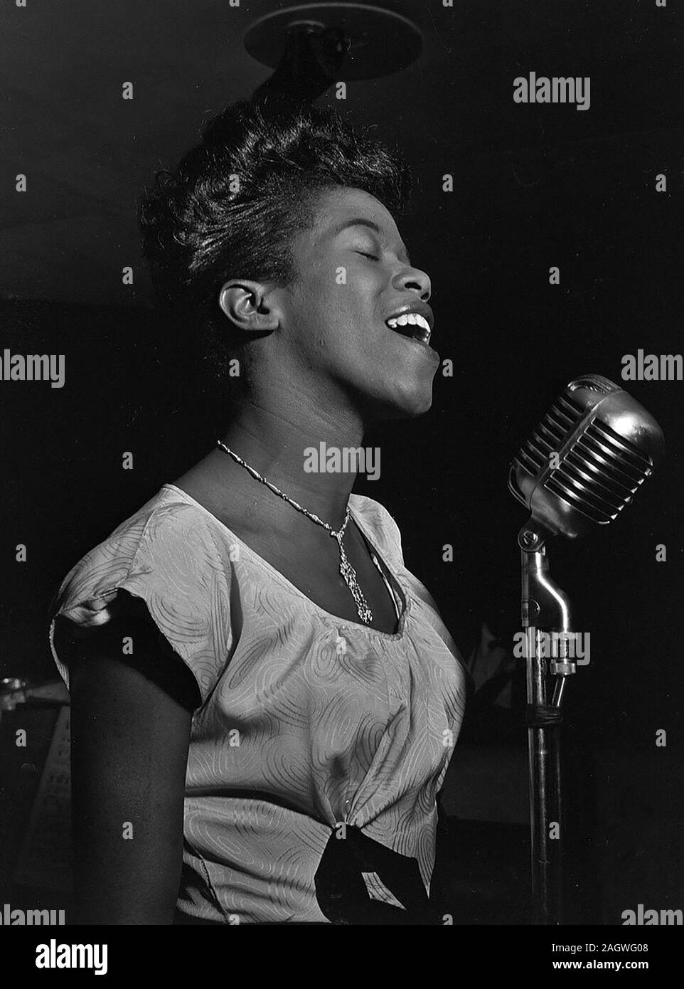 Portrait of Sarah Vaughan, Café Society (Downtown)(?), New York, N.Y ...