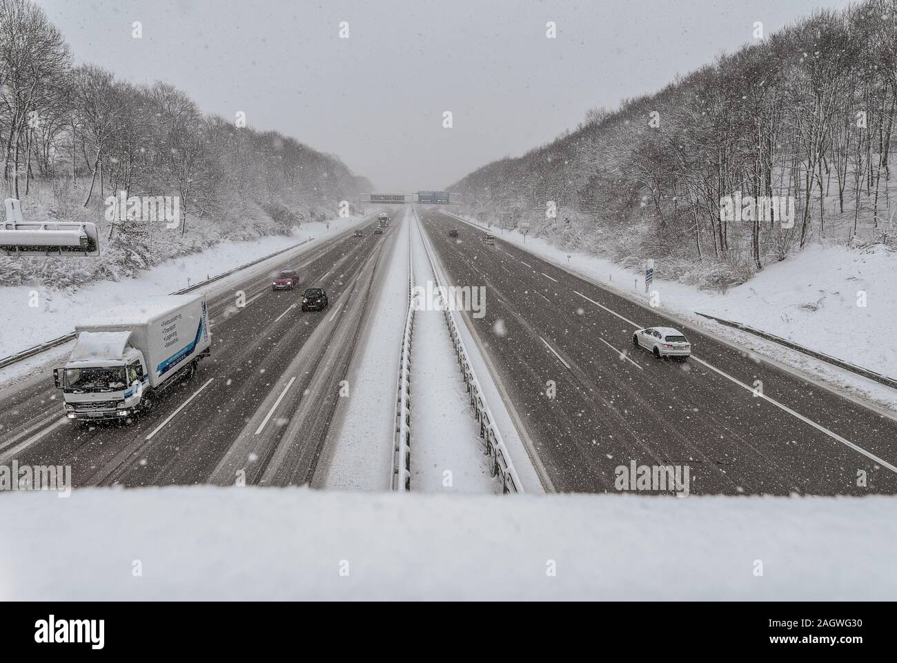 Highway snow traffic light hi-res stock photography and images - Alamy