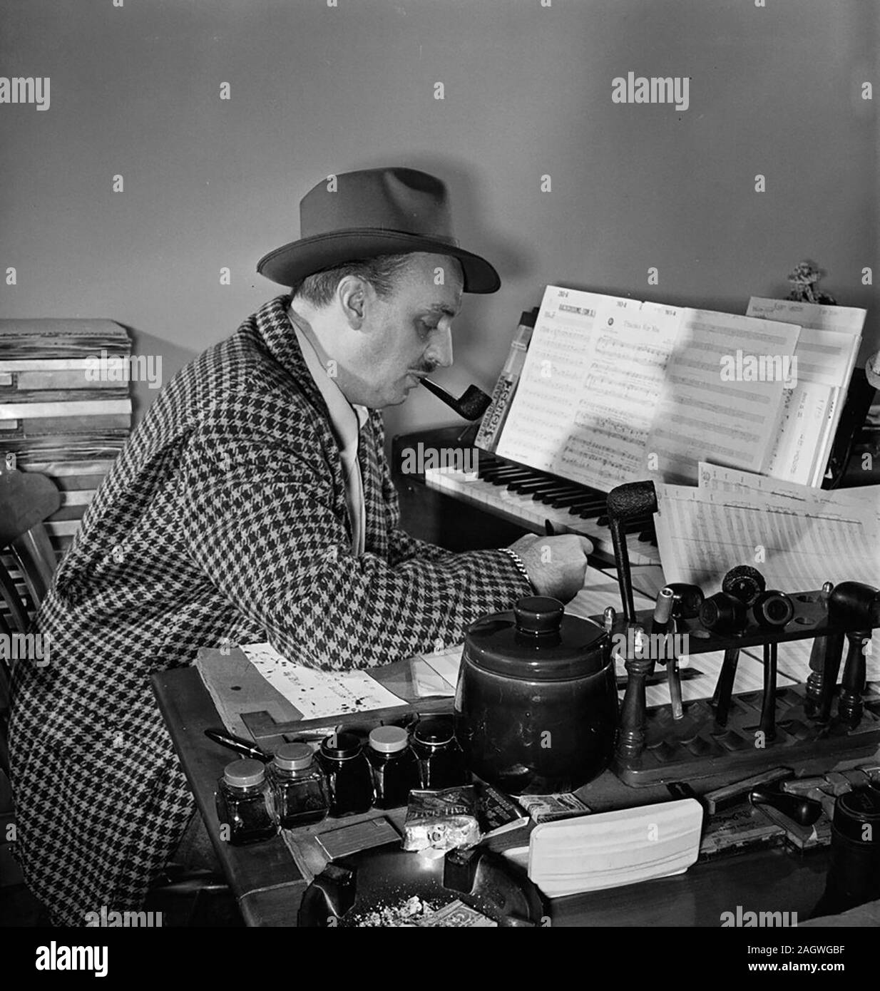 Portrait of Brick Fleagle in his home, New York, N.Y., between 1946 and ...
