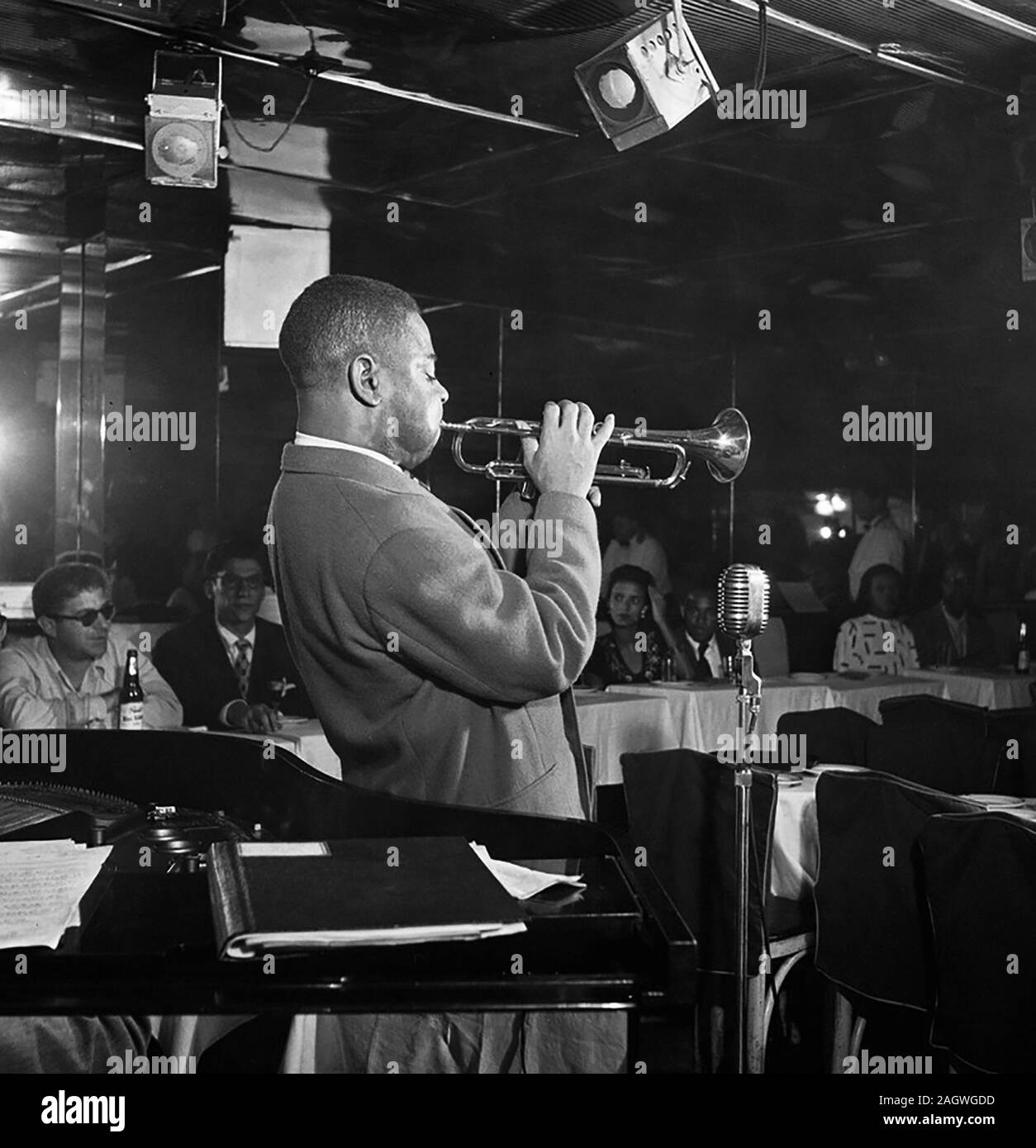 Downbeat club 1947 hi-res stock photography and images - Alamy