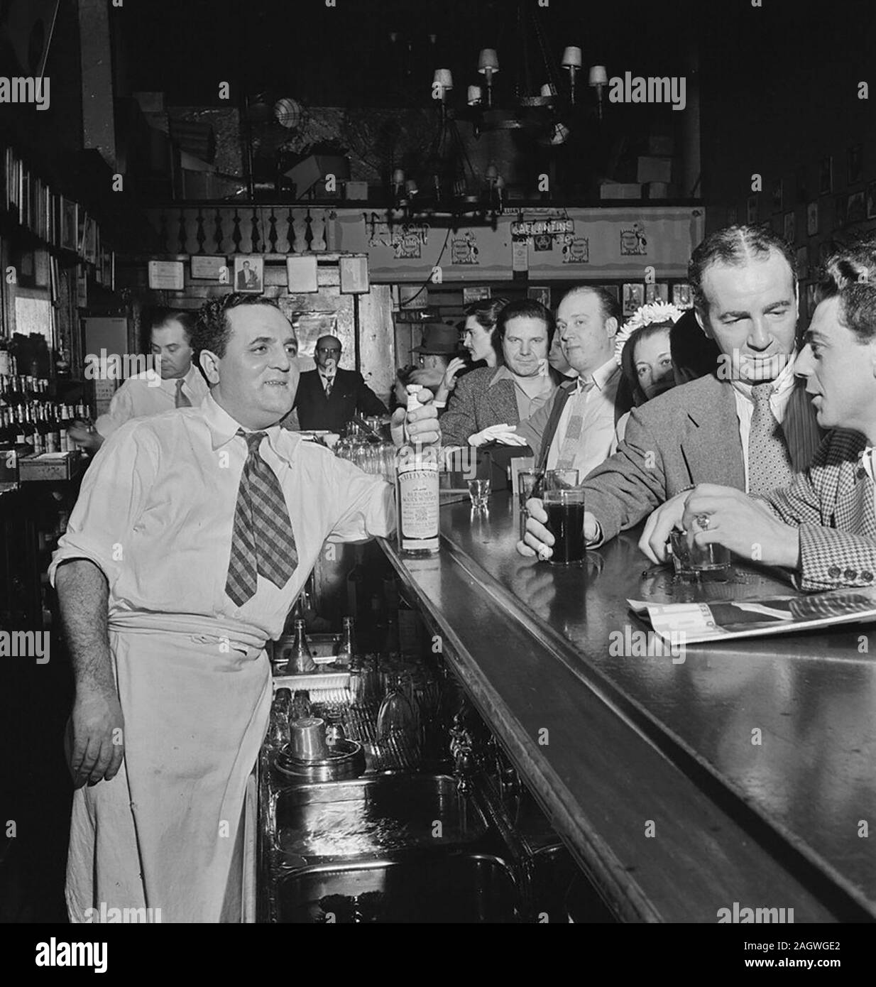 1940s bar tender Black and White Stock Photos & Images - Alamy