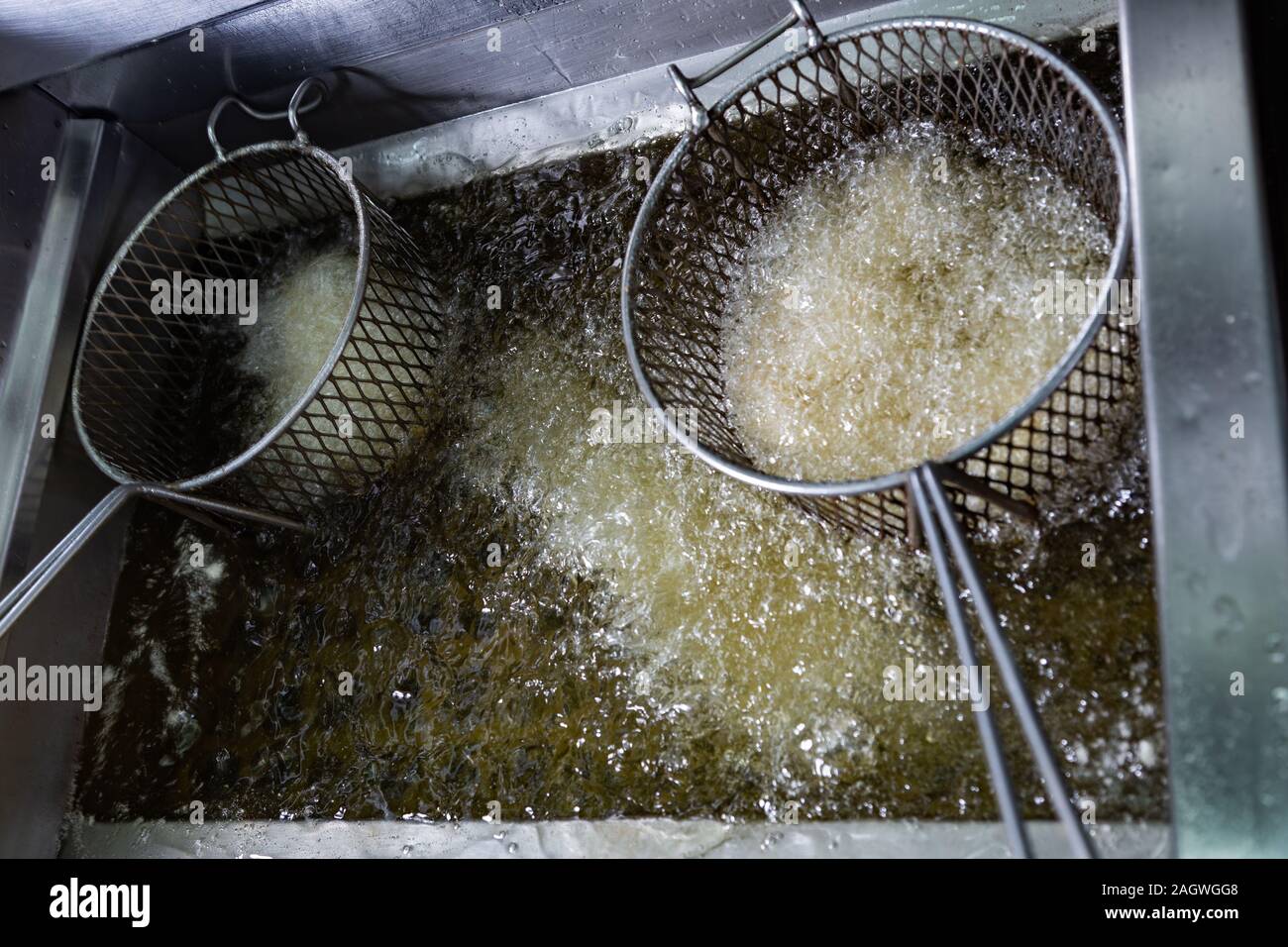 Deep fryer bubbling hot oil hi-res stock photography and images - Alamy