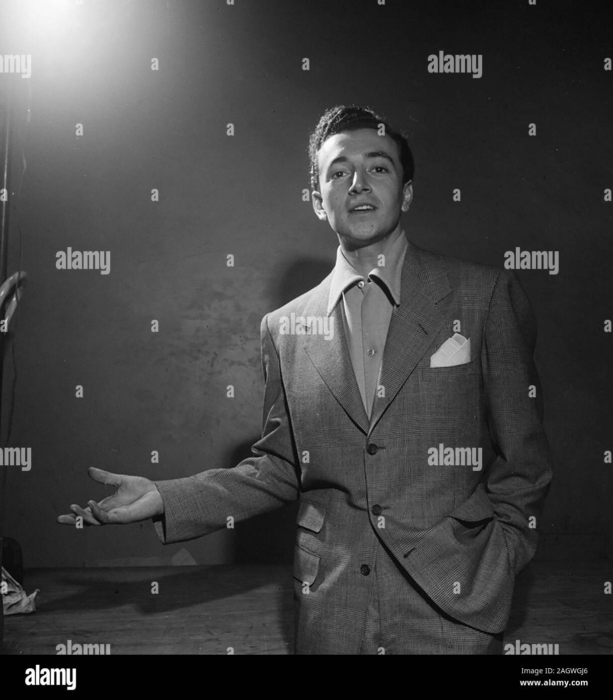 Portrait of Vic Damone, between 1938 and 1948 Stock Photo - Alamy