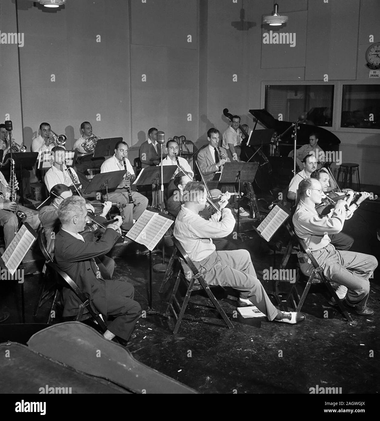 Billy eckstine and his orchestra hi-res stock photography and images ...