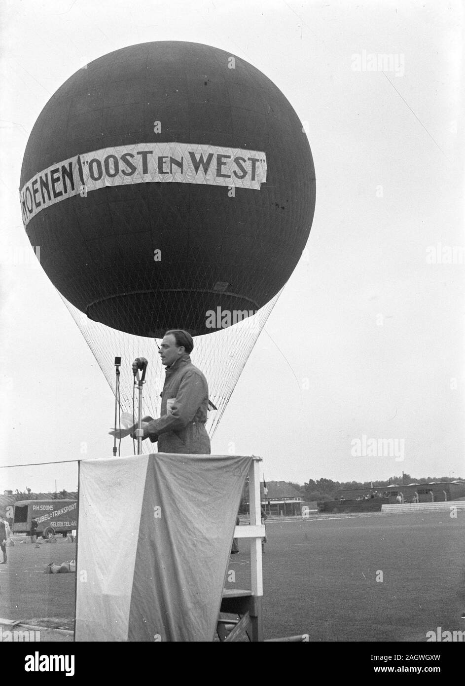 September 28, 1947 - Man speaking in front of hot air balloon at East ...