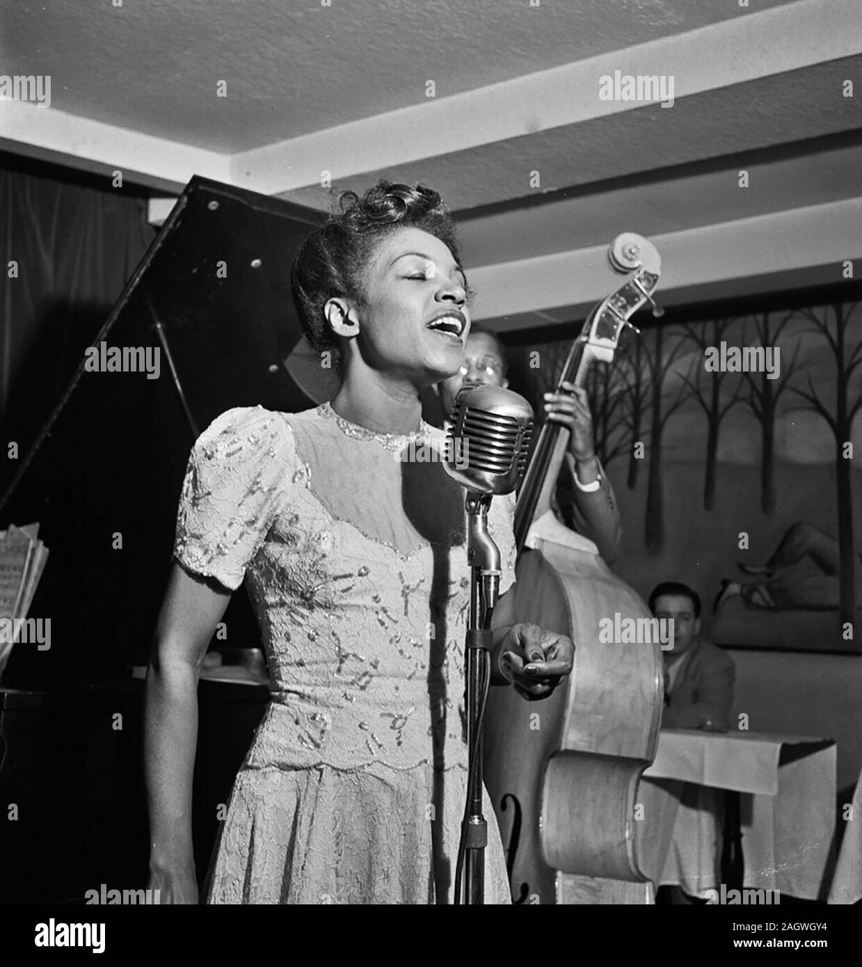 Maxine Black and White Stock Photos & Images - Alamy