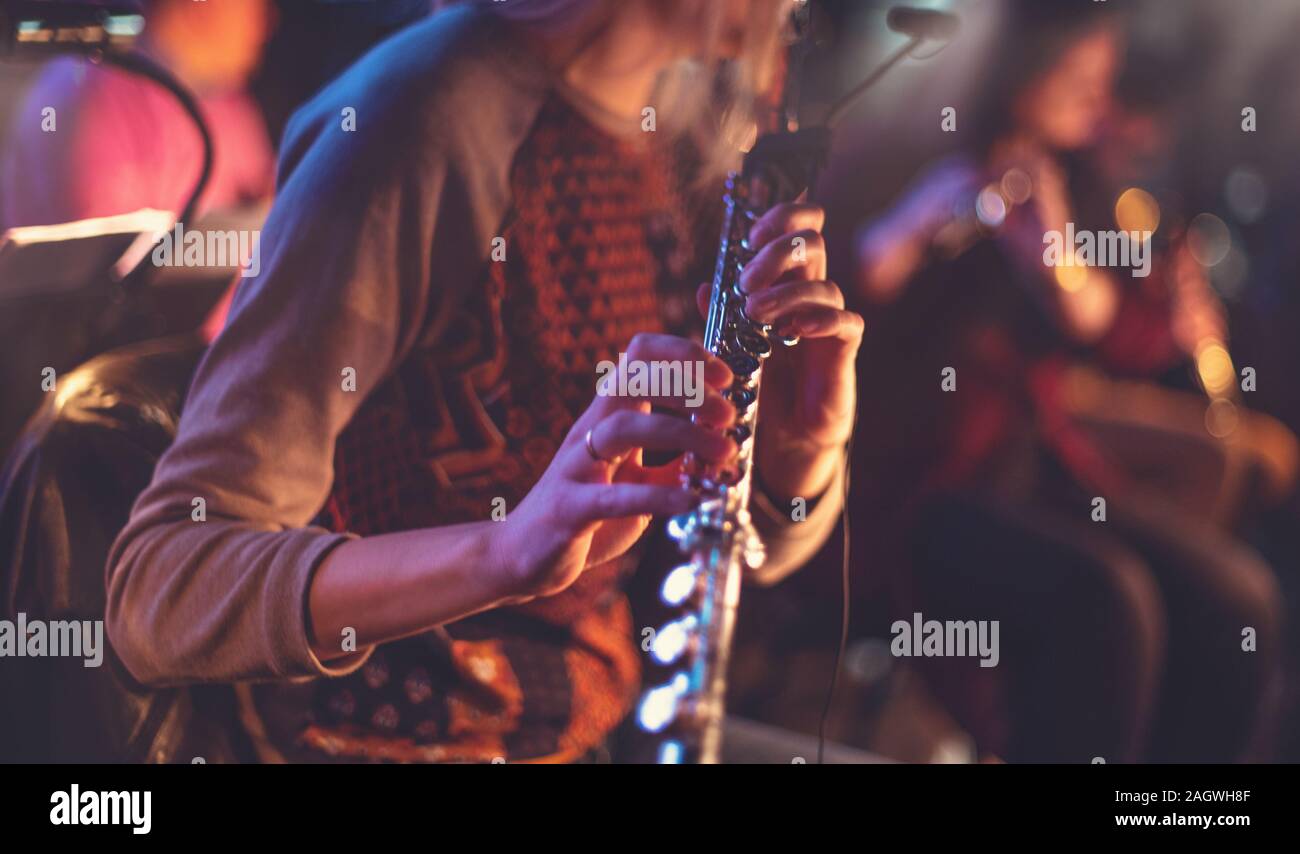 One hand flute hi-res stock photography and images - Alamy