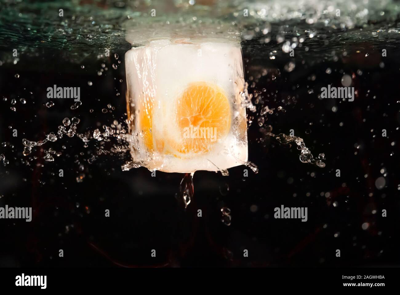 Falling drops hi-res stock photography and images - Alamy