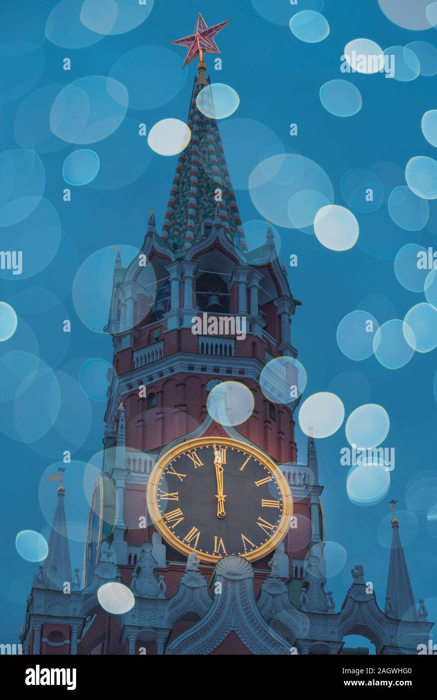 Kremlin chimes show 12 hours for the new year. The main clock of Russia ...
