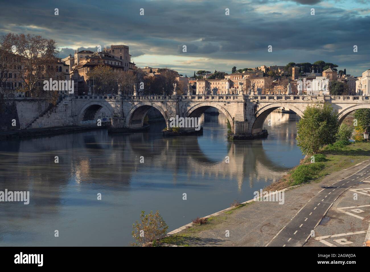 Bernini statues on angel hi-res stock photography and images - Alamy