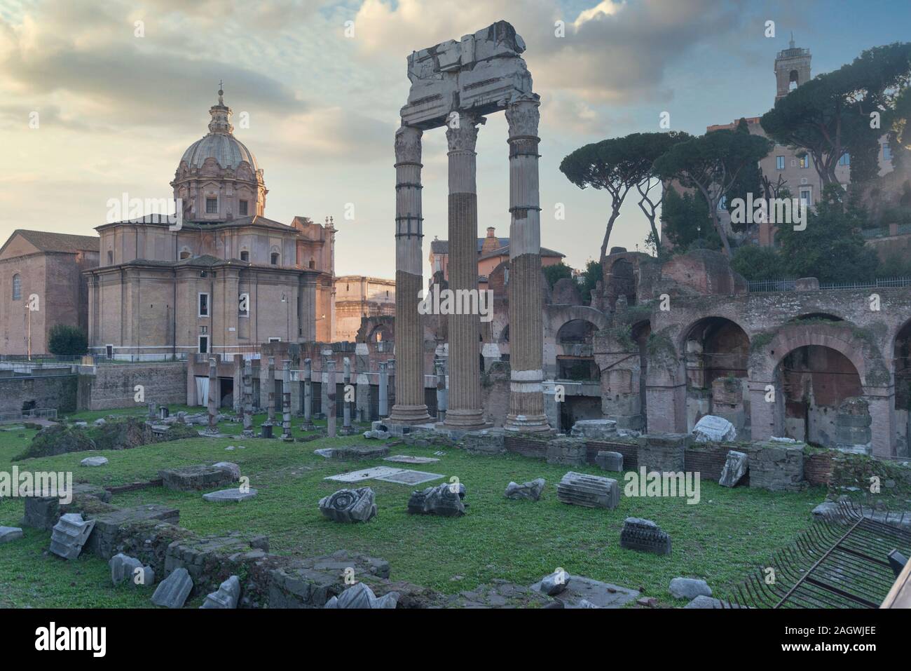 Roman Forum in the center of ancient Rome Stock Photo - Alamy