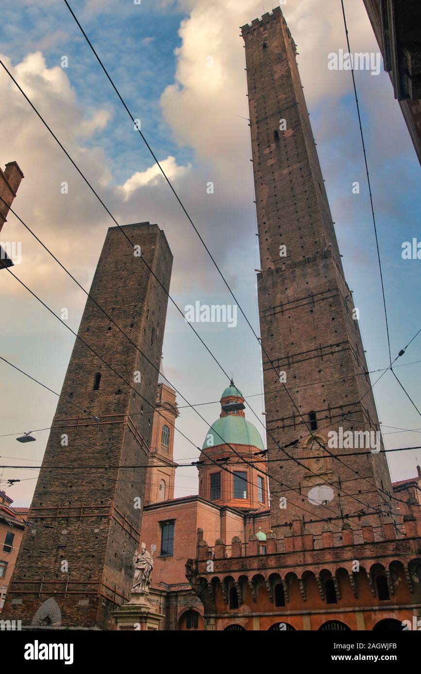 Famous two towers le hi-res stock photography and images - Alamy