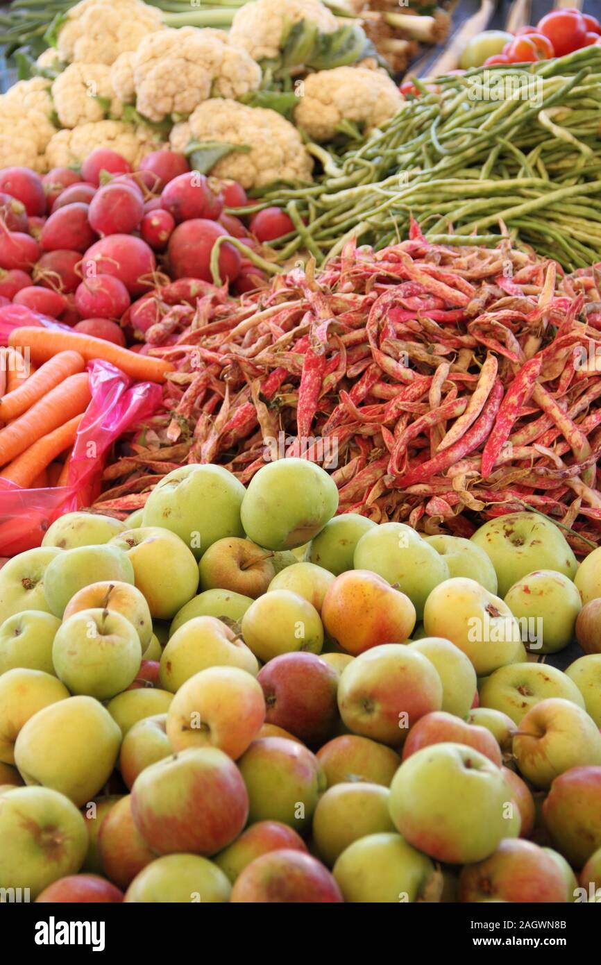 a market stall with different vegetables Stock Photo - Alamy