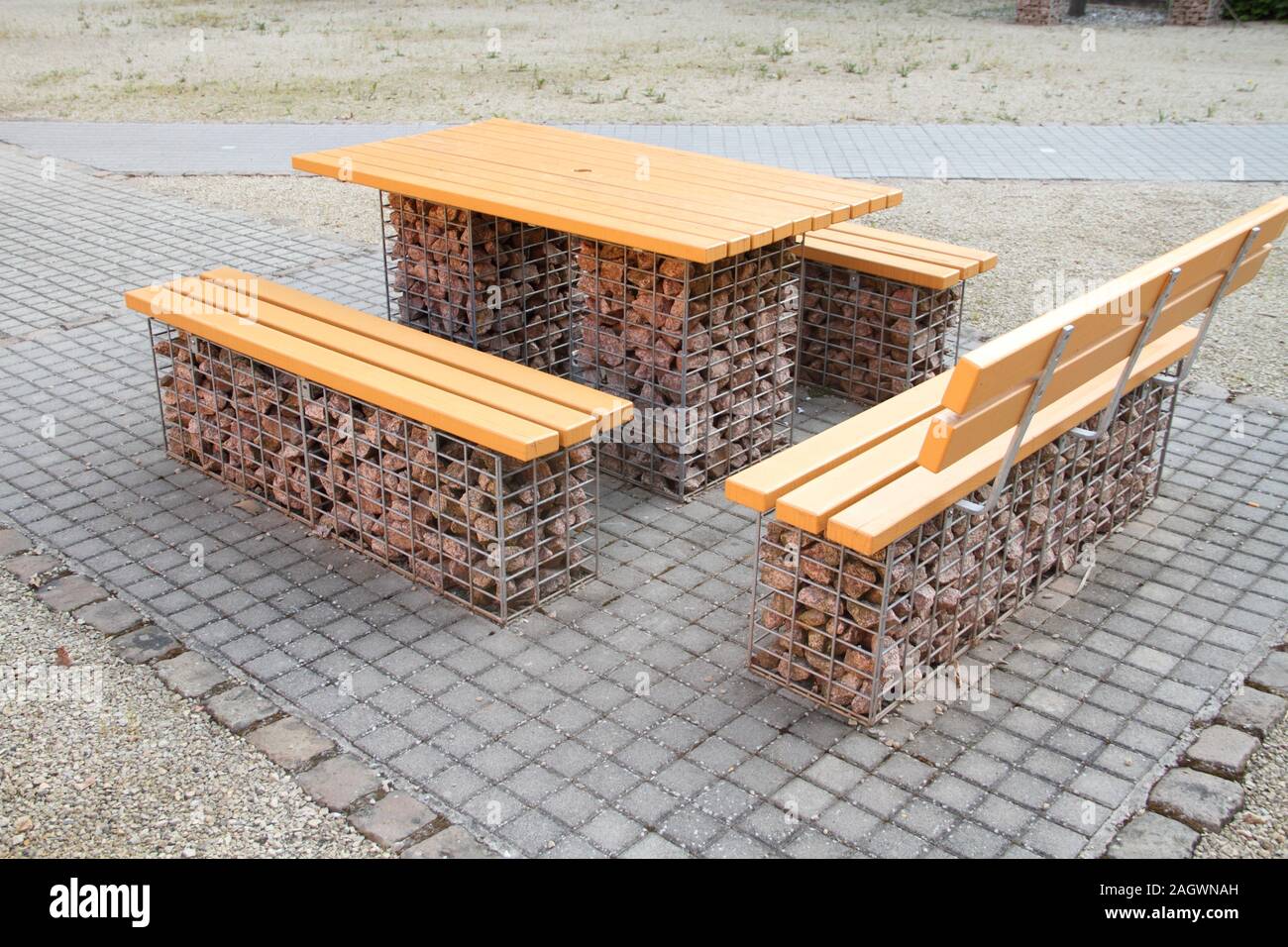 Gabion bench hi-res stock photography and images - Alamy