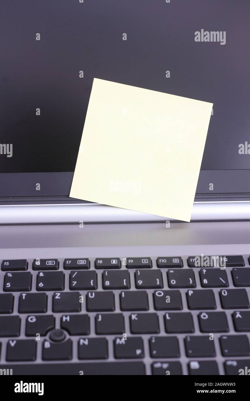 an empty piece of paper on a keyboard Stock Photo - Alamy
