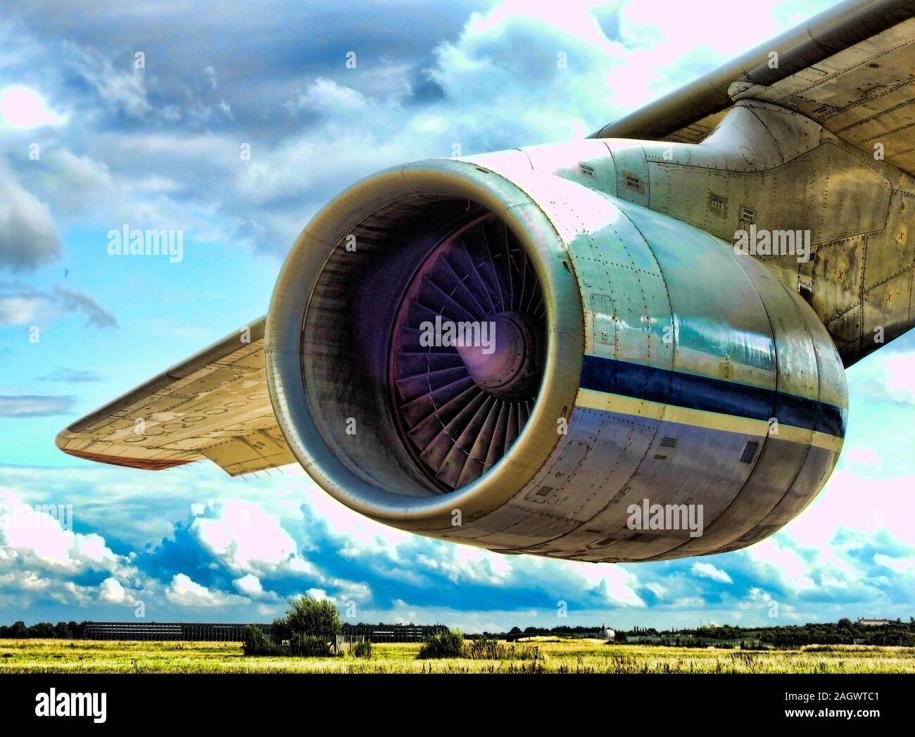 Huge aircraft hi-res stock photography and images - Alamy
