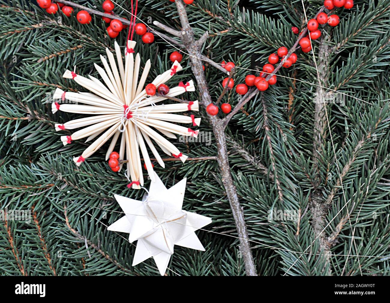 Straw decoration hi-res stock photography and images - Alamy