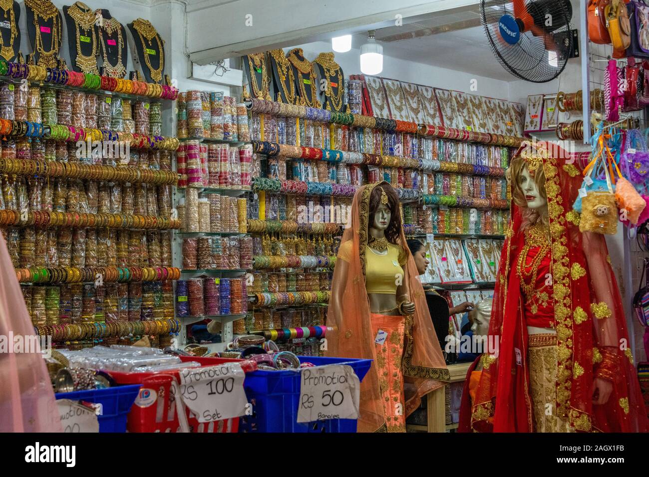 Port louis shops hi-res stock photography and images - Alamy