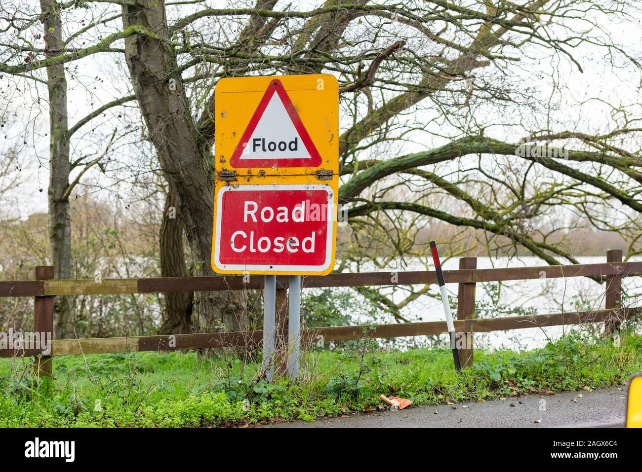 Earith, UK. 22nd Dec, 2019. Roads are closed as the River Great Ouse ...