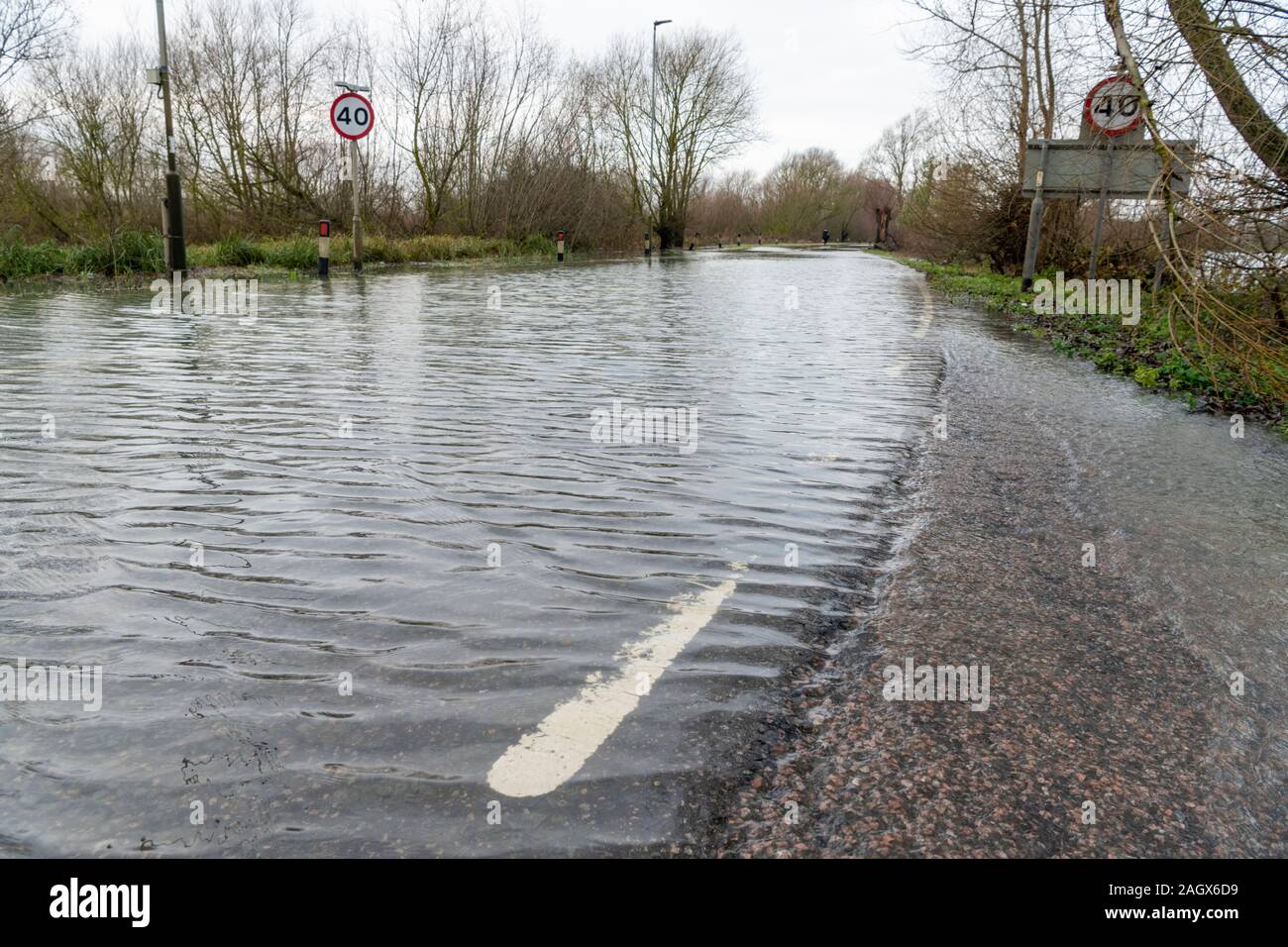 Earith, UK. 22nd Dec, 2019. The River Great Ouse floods roads and ...