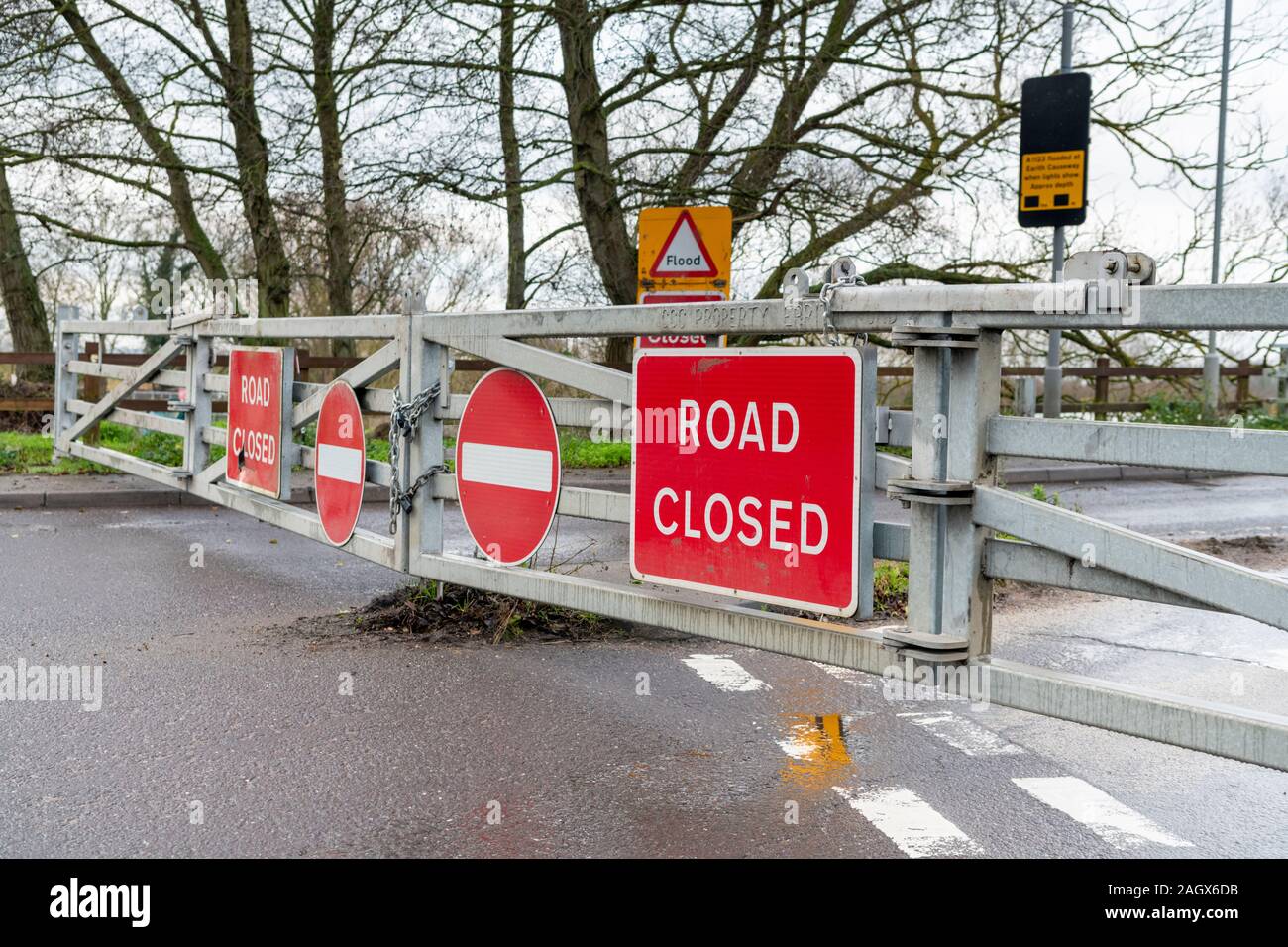 Uk road sign flood hi-res stock photography and images - Alamy