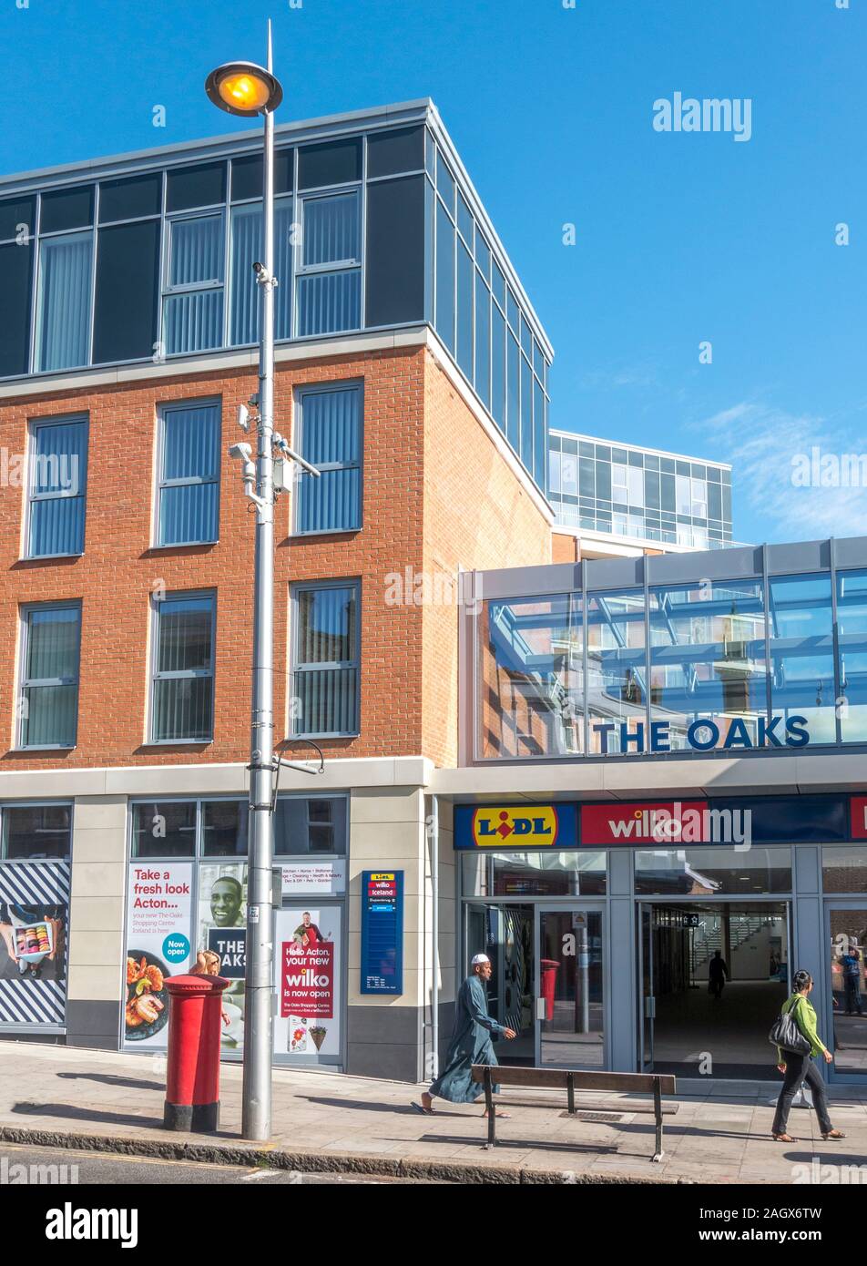 Acton high street london hi-res stock photography and images - Alamy
