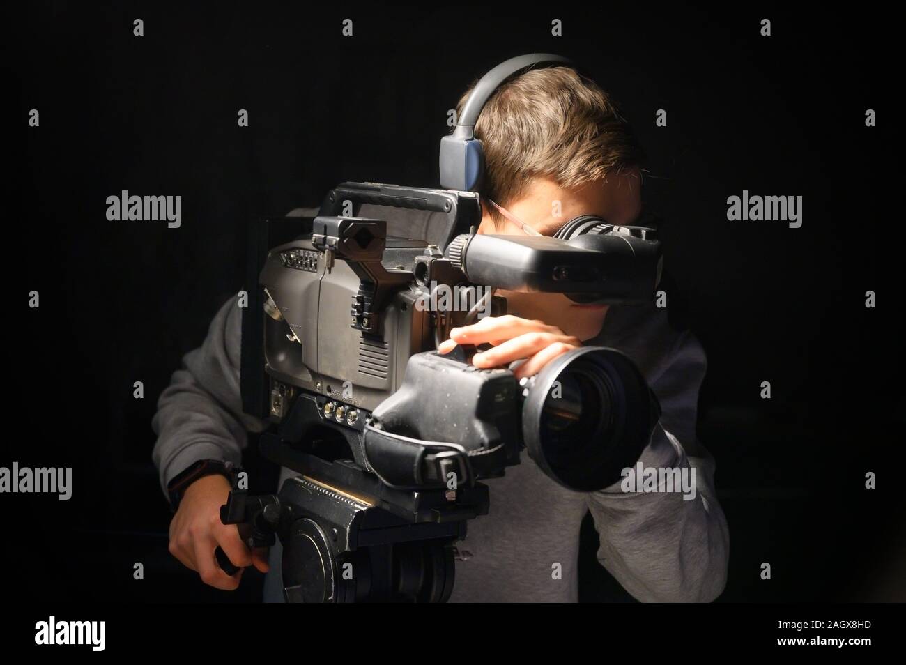 Cameraman using professional digital video camera Stock Photo - Alamy