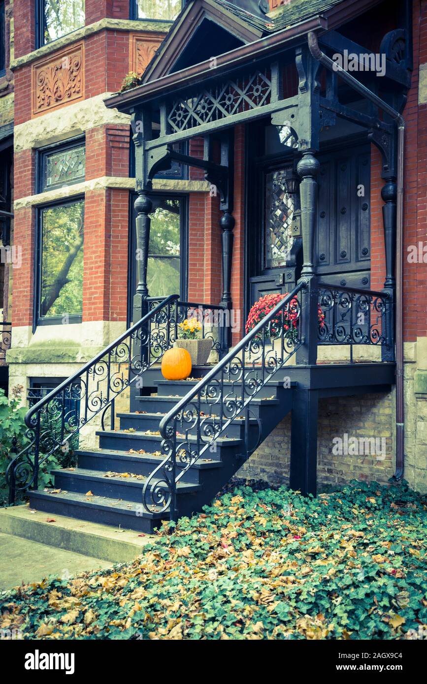 Big family house in West Fullerton avenue, Lincoln Park neighborhood ...