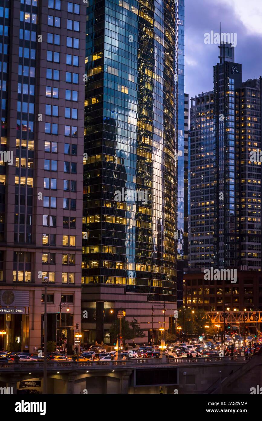 View of the iconic Downtown architecture from Merchandise Mart L-train ...