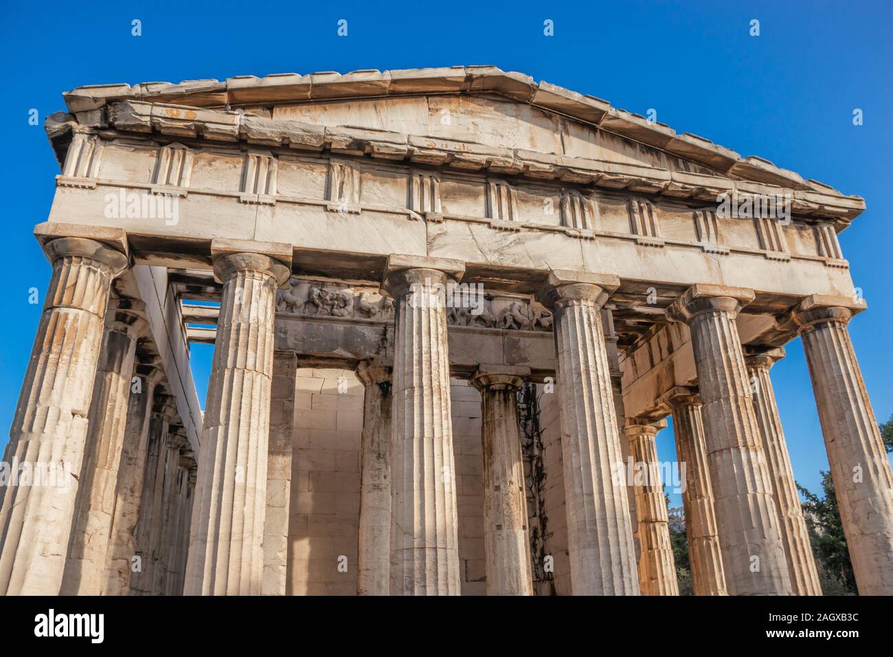 Doric peripteral temple hi-res stock photography and images - Alamy