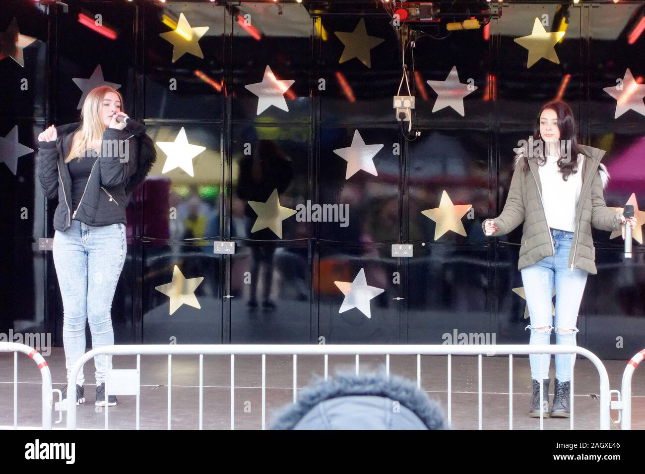 Female vocalists hi-res stock photography and images - Alamy