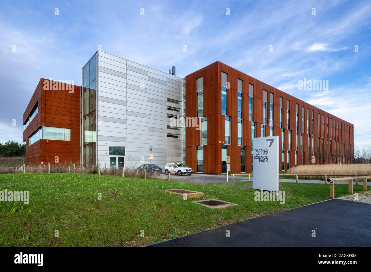 Thames valley park hi-res stock photography and images - Alamy