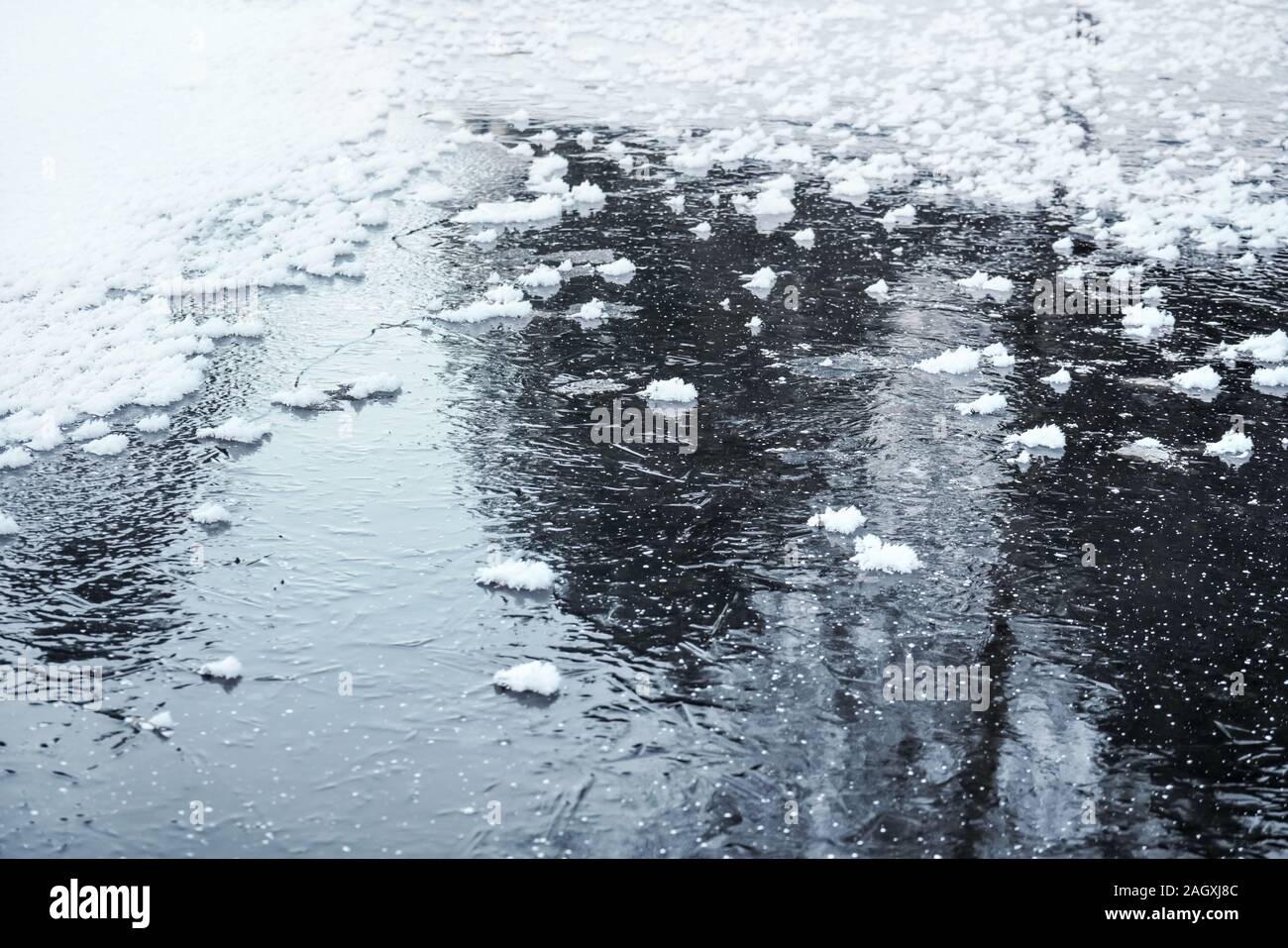 Frozen small lakes hi-res stock photography and images - Alamy