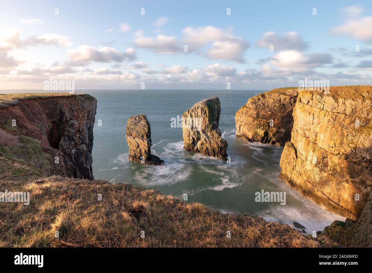 Stack rocks, sea cliffs on Pembrokeshire coast Stock Photo - Alamy