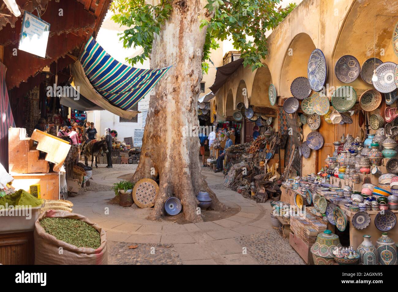 Fez morocco market pottery hi-res stock photography and images - Alamy