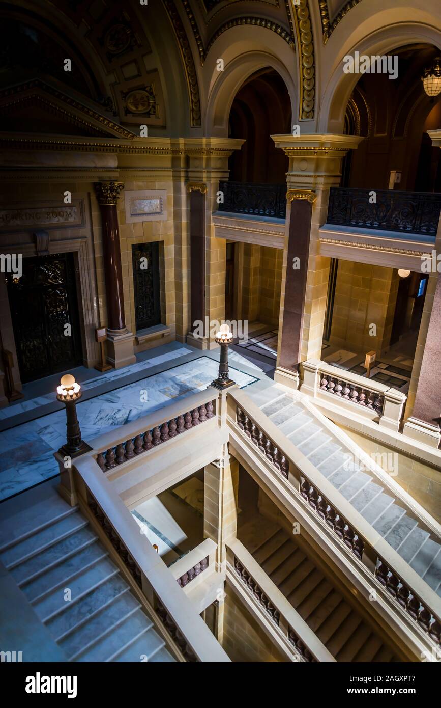 Wisconsin State Capitol, a Beaux-Arts building completed in 1917 ...