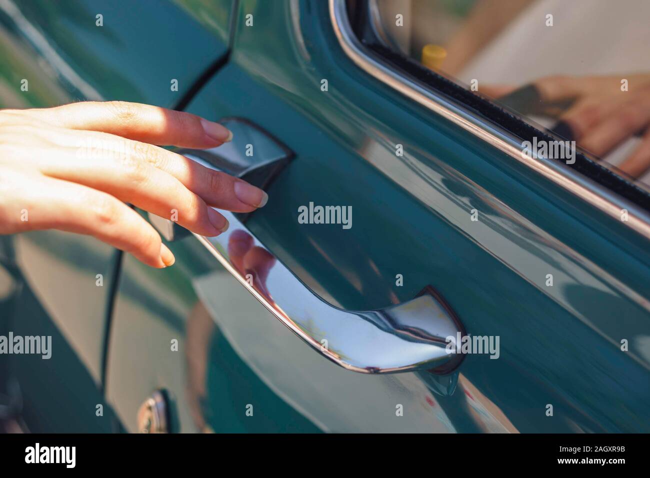 Close up woman hand holding a classic car door handle Stock Photo - Alamy