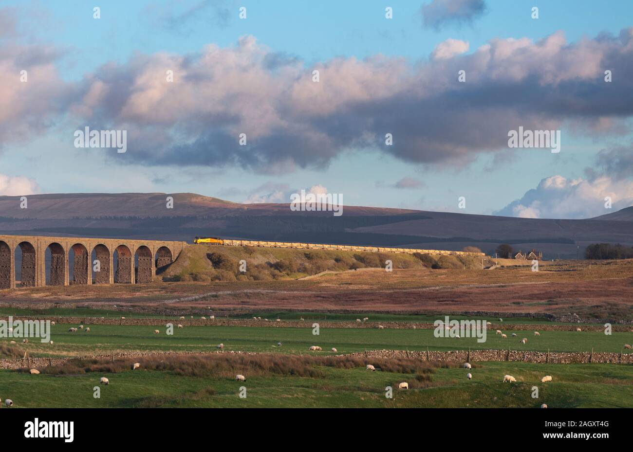 Ribblehead viaduct rail hi-res stock photography and images - Alamy