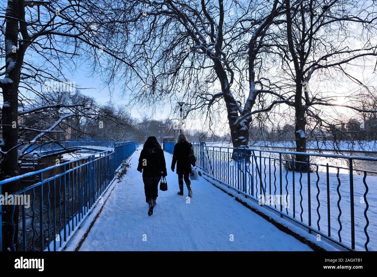 Blue bridge hi-res stock photography and images - Alamy