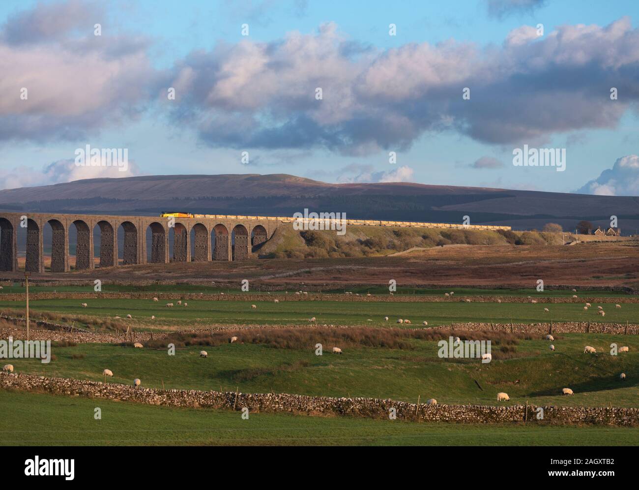 Ribblehead viaduct rail hi-res stock photography and images - Alamy