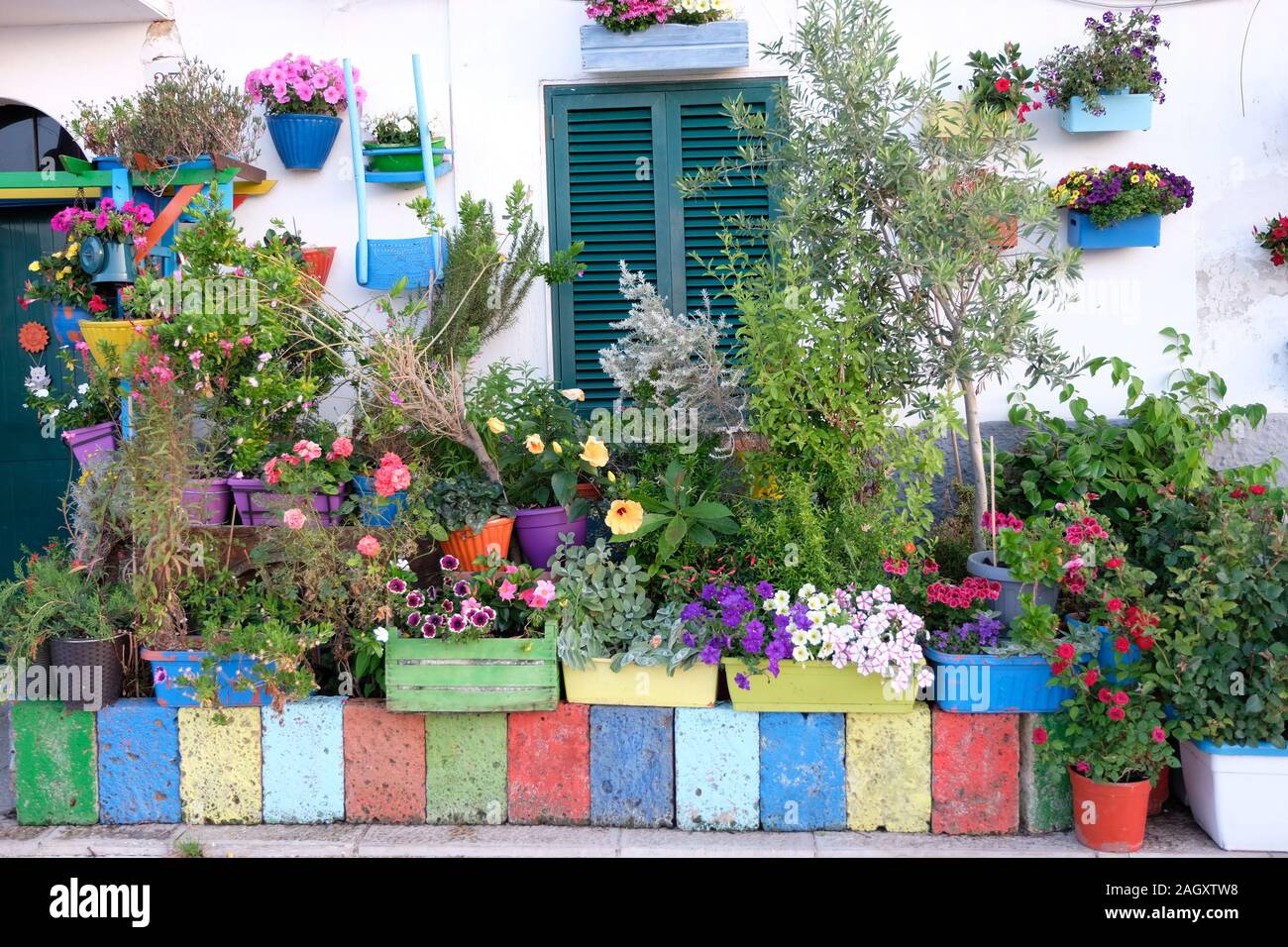 Improvised urban design hi-res stock photography and images - Alamy