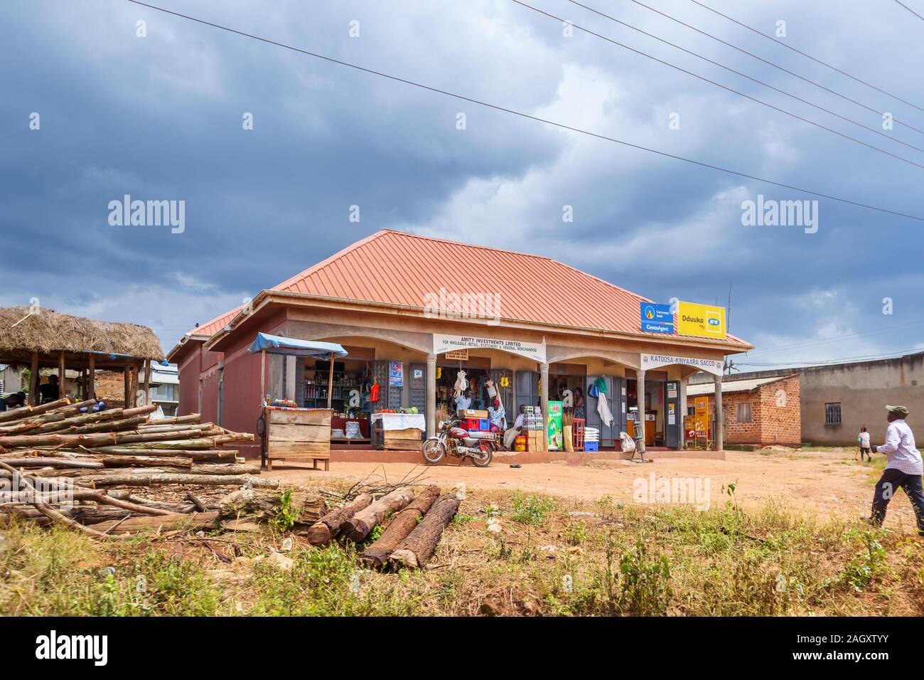 Uganda street scene hi-res stock photography and images - Alamy
